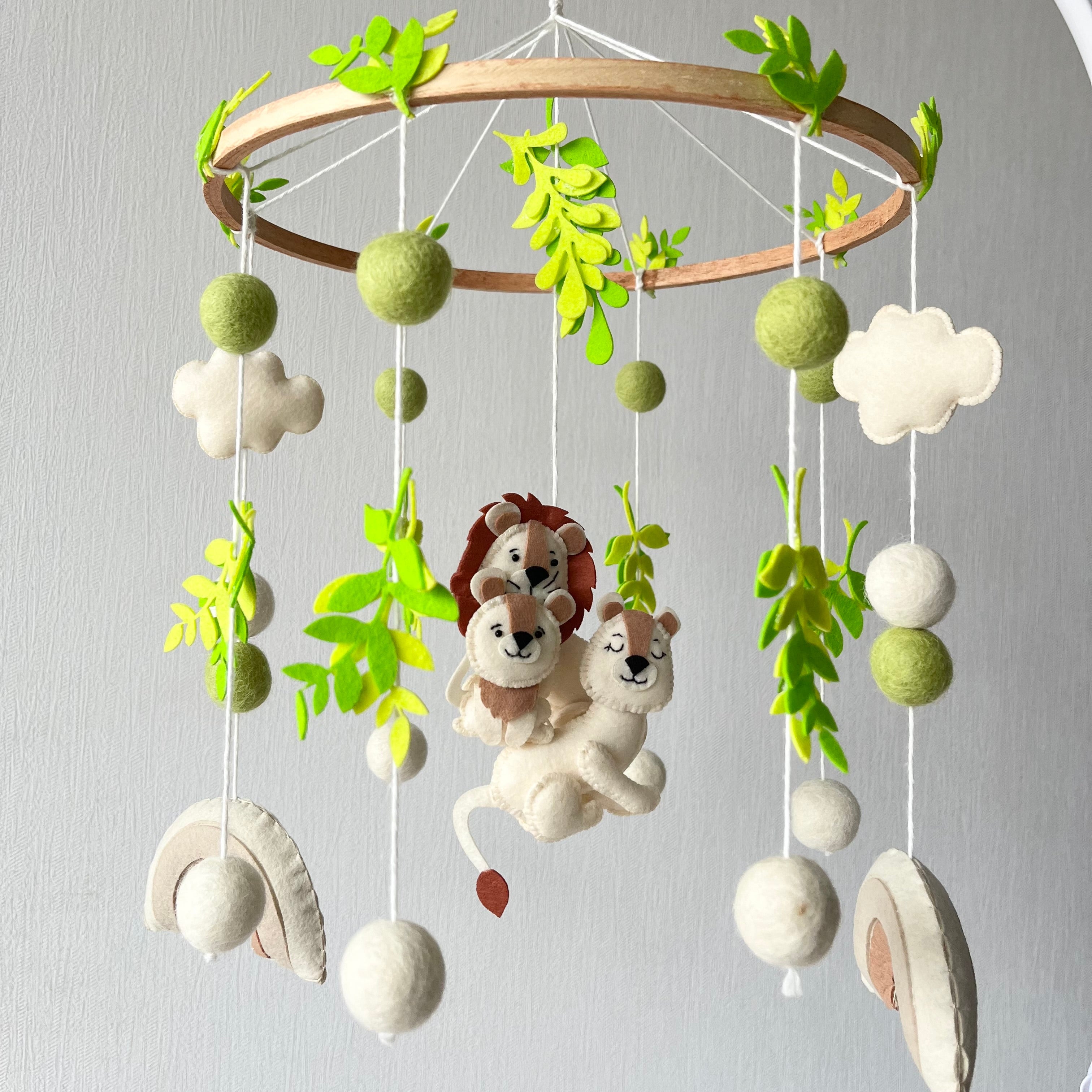 Cot Mobile | Lion’s Crown Family – mumma.com